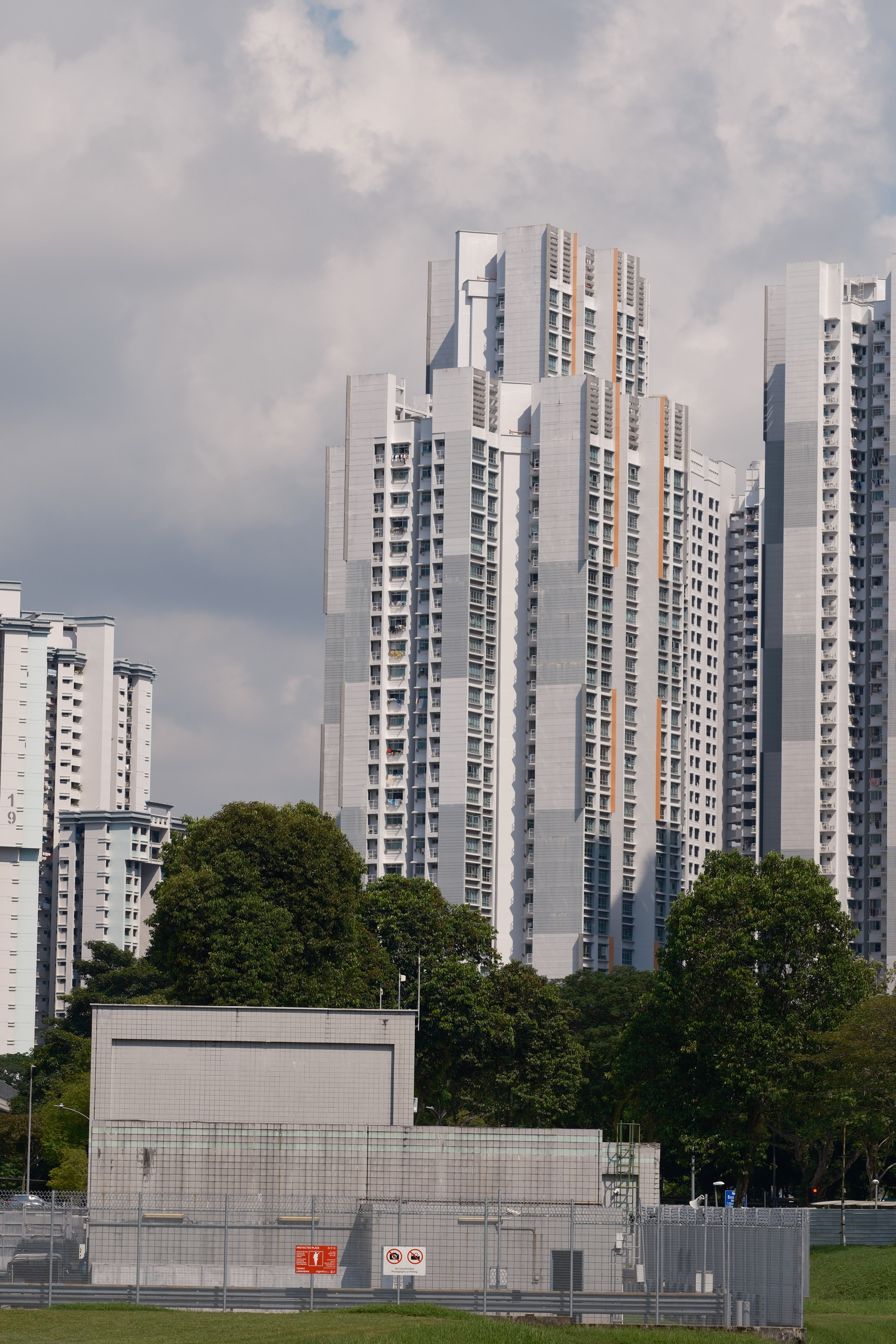 Meike 85mm f1.8 Pro – What Makes A Pro? – Alwin Kok