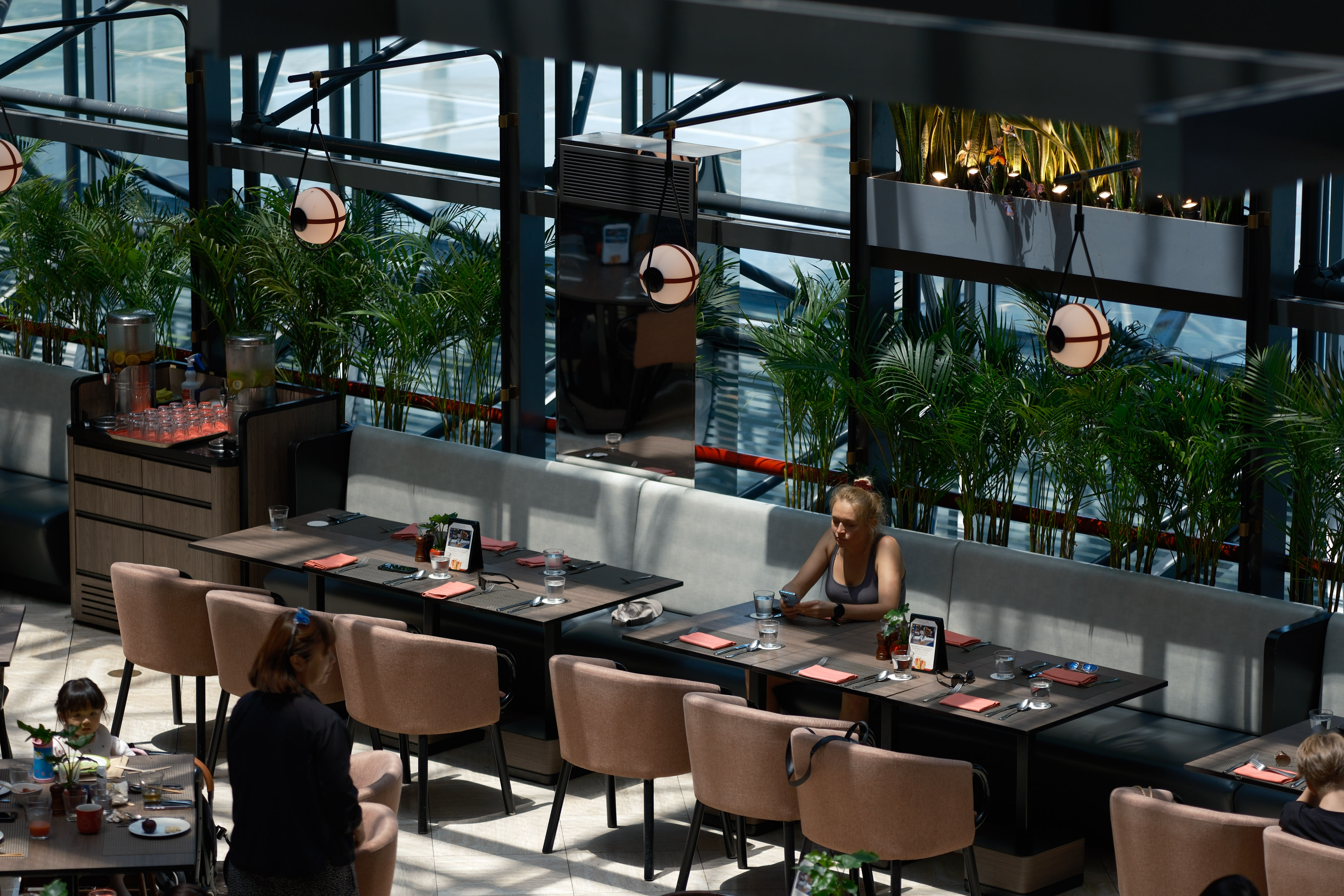 Meike 85mm f1.8 Pro – What Makes A Pro? – Alwin Kok