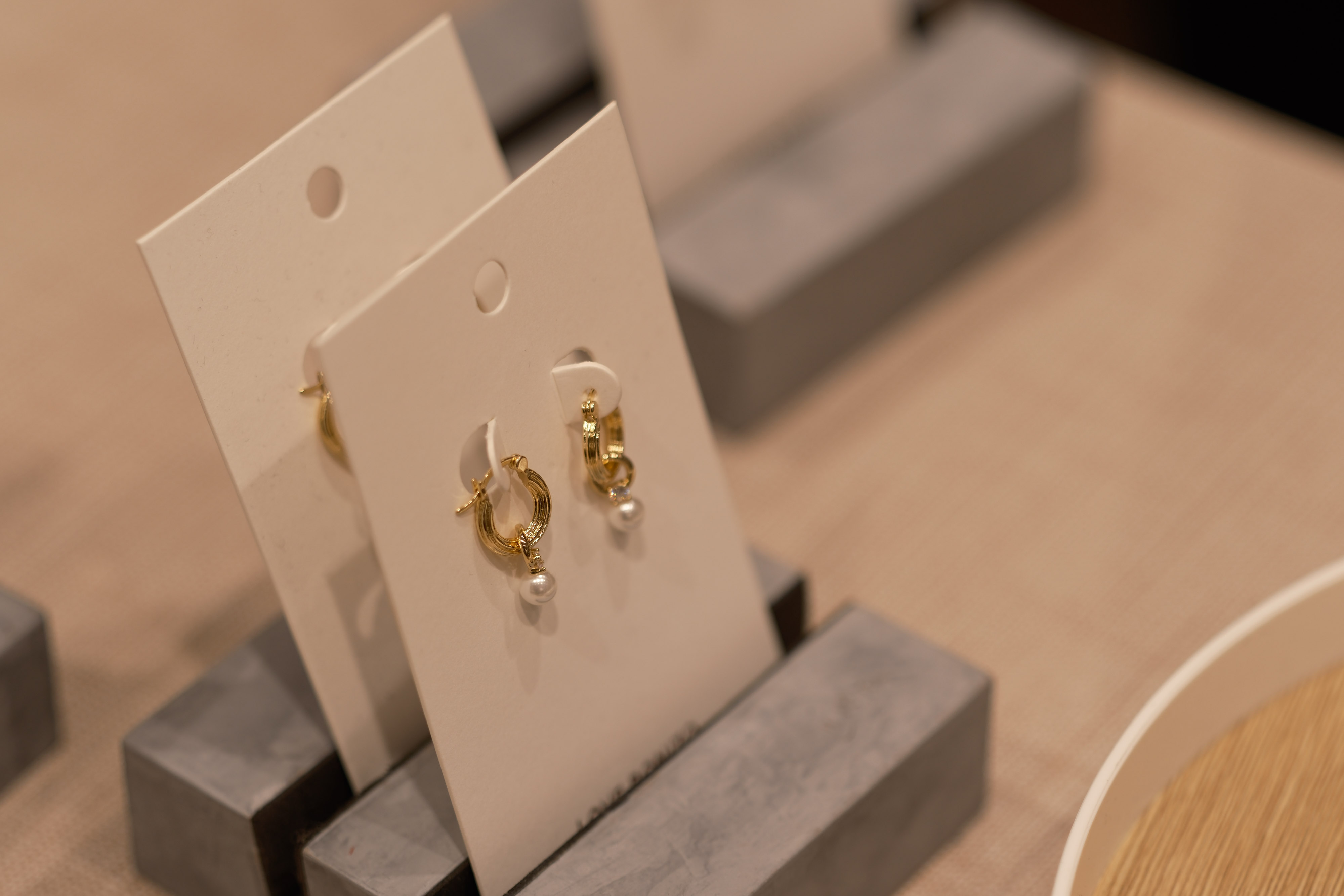 Meike 85mm f1.8 Pro – What Makes A Pro? – Alwin Kok