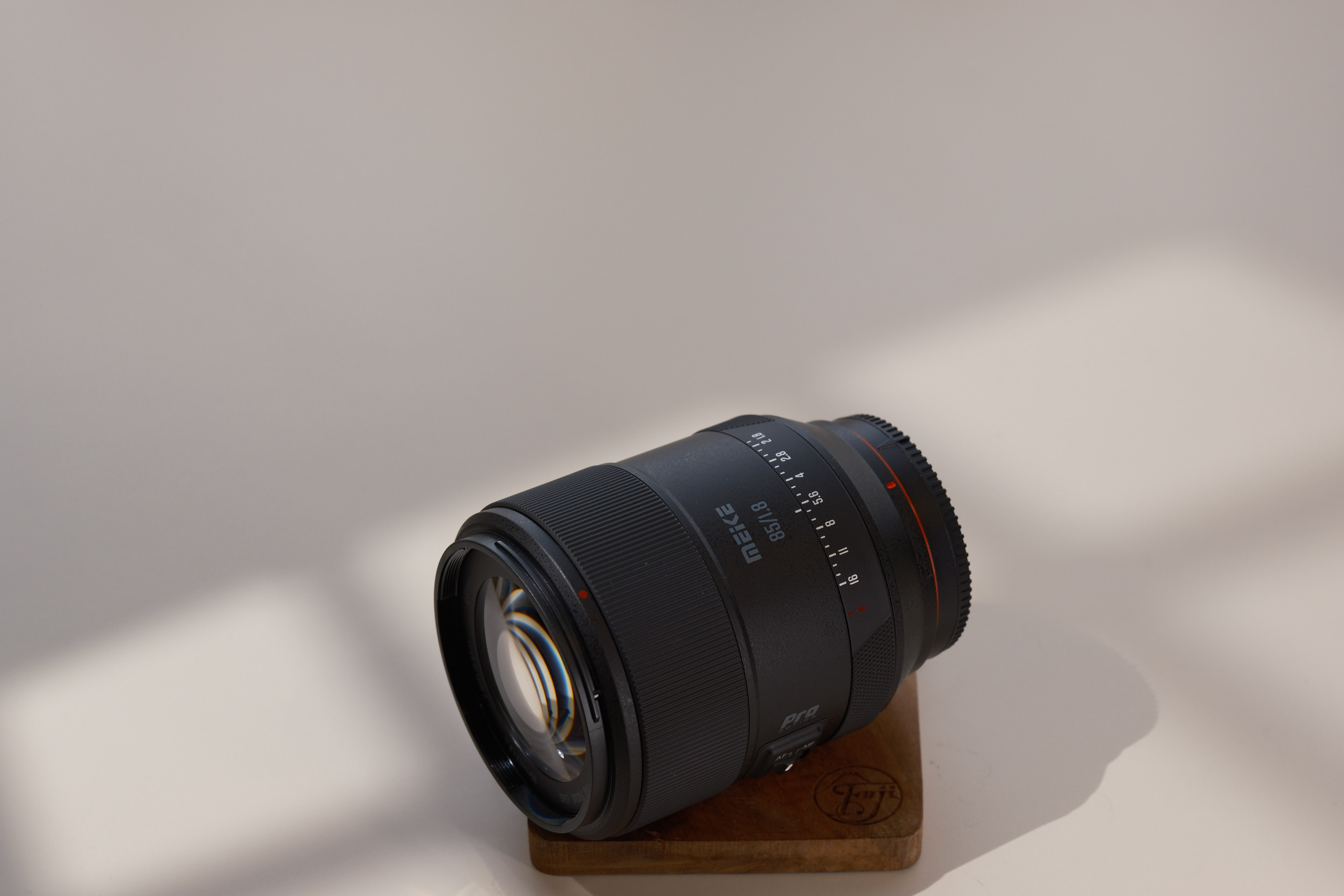 Meike 85mm f1.8 Pro – What Makes A Pro? – Alwin Kok