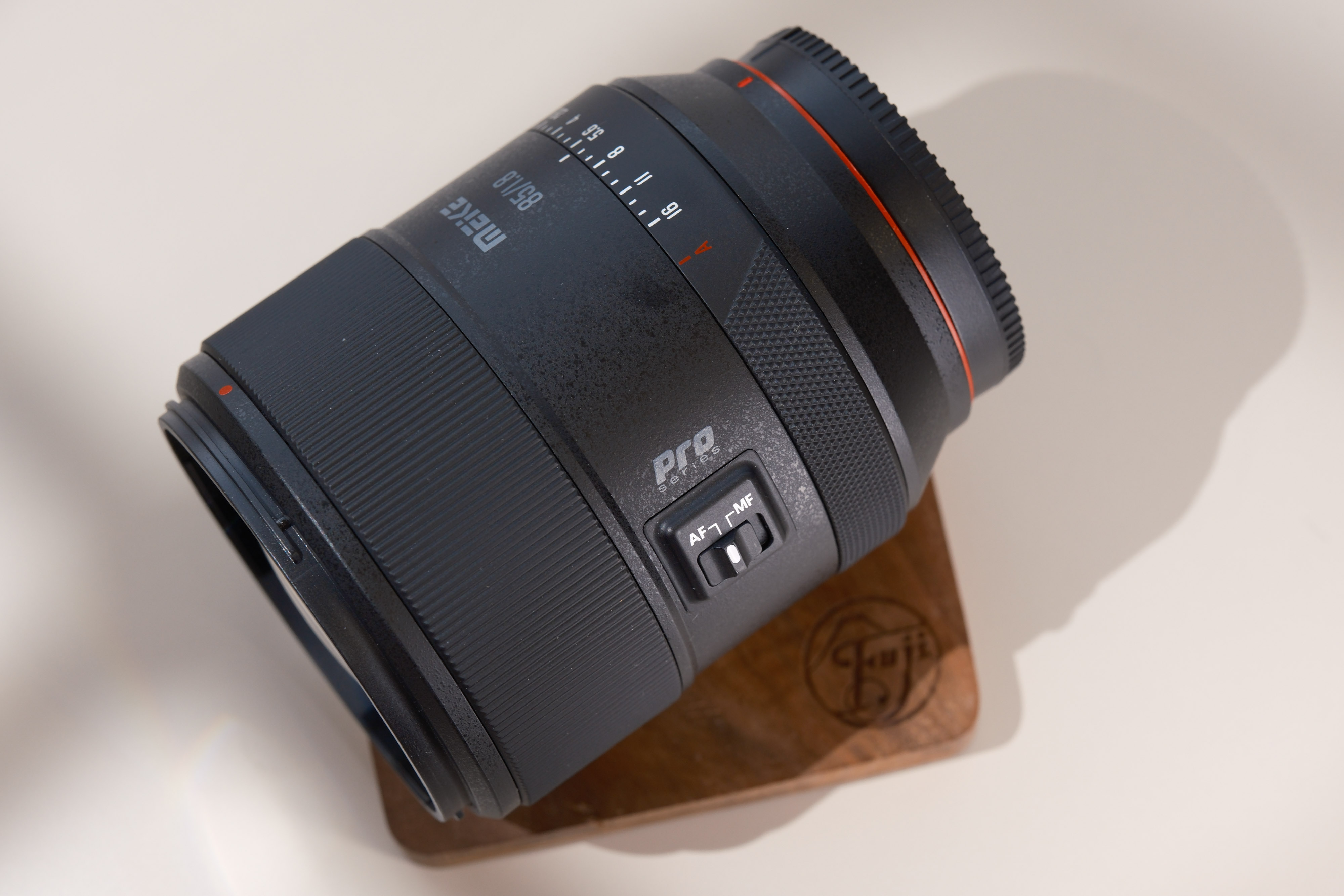 Meike 85mm f1.8 Pro – What Makes A Pro? – Alwin Kok