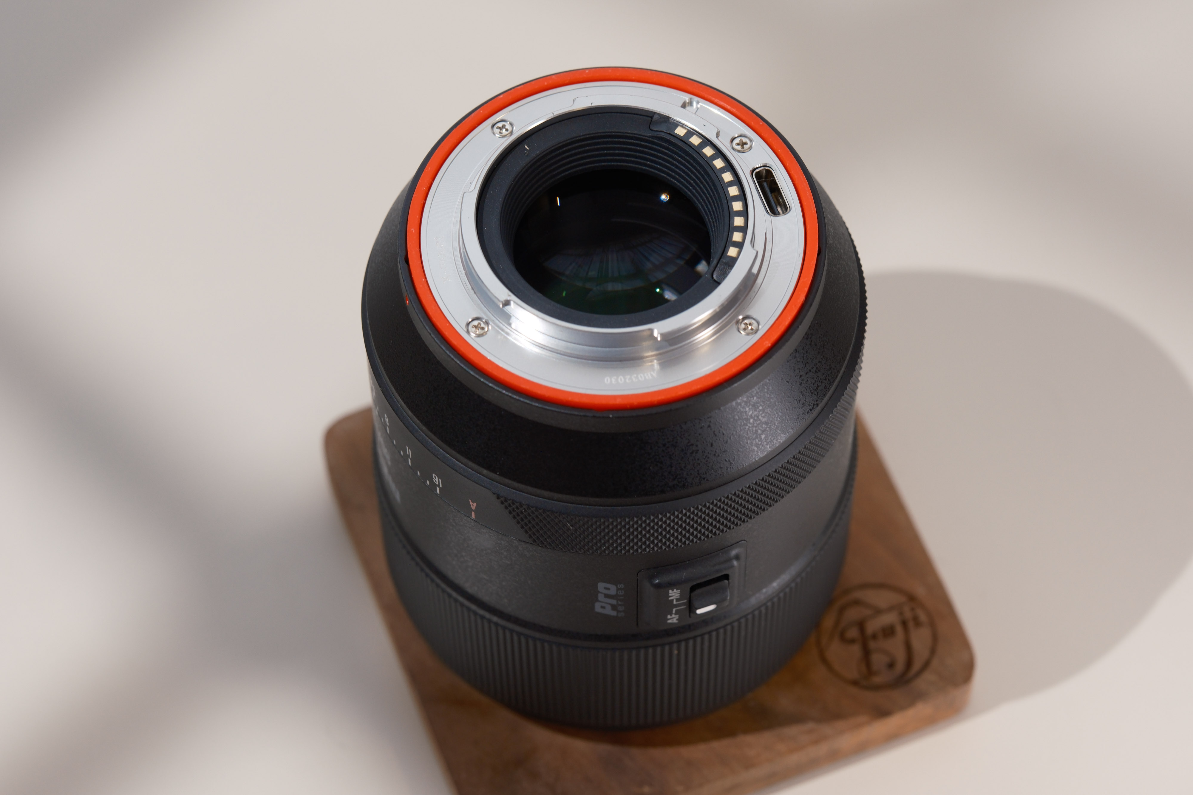 Meike 85mm f1.8 Pro – What Makes A Pro? – Alwin Kok