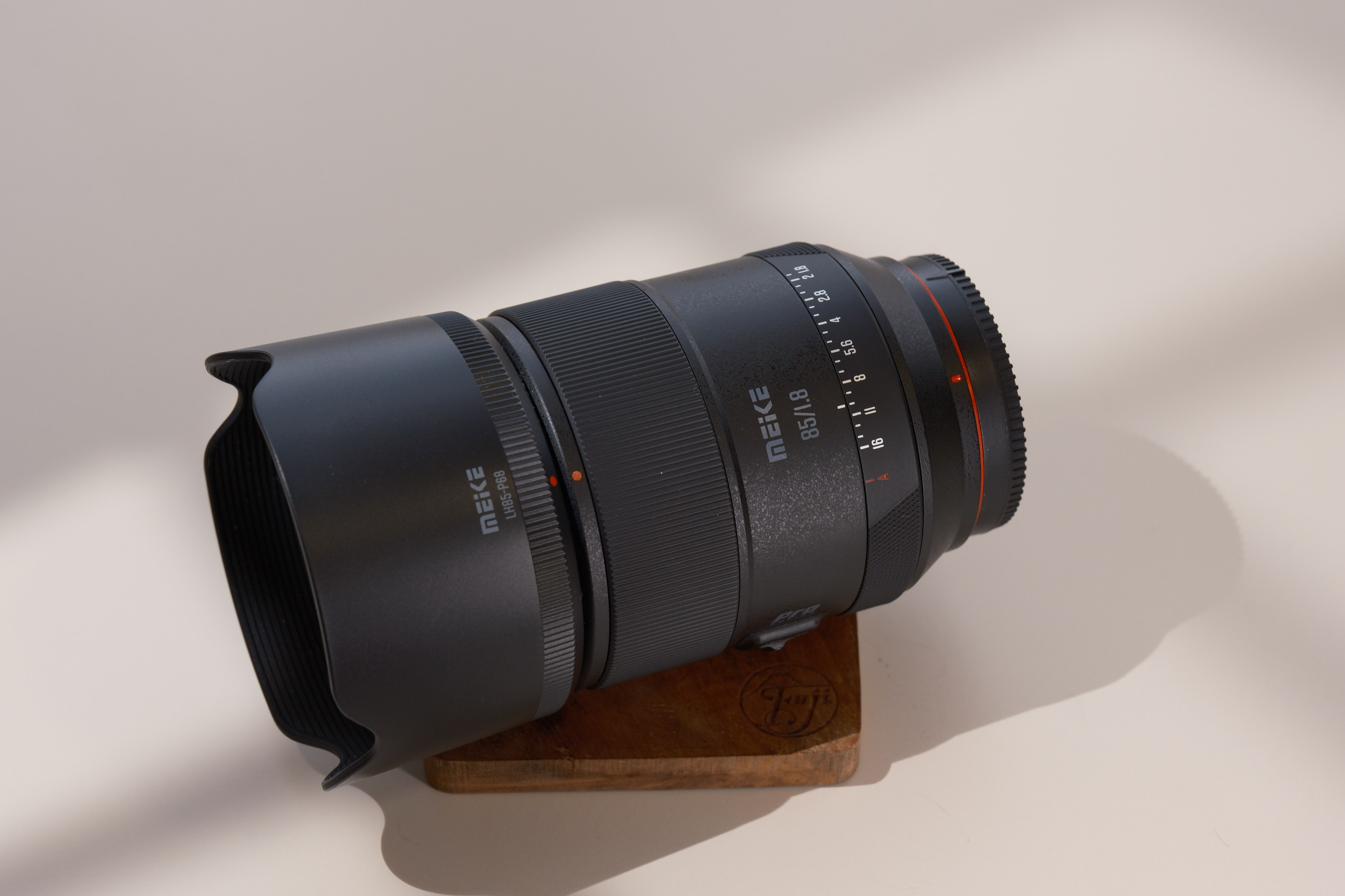 Meike 85mm f1.8 Pro – What Makes A Pro? – Alwin Kok
