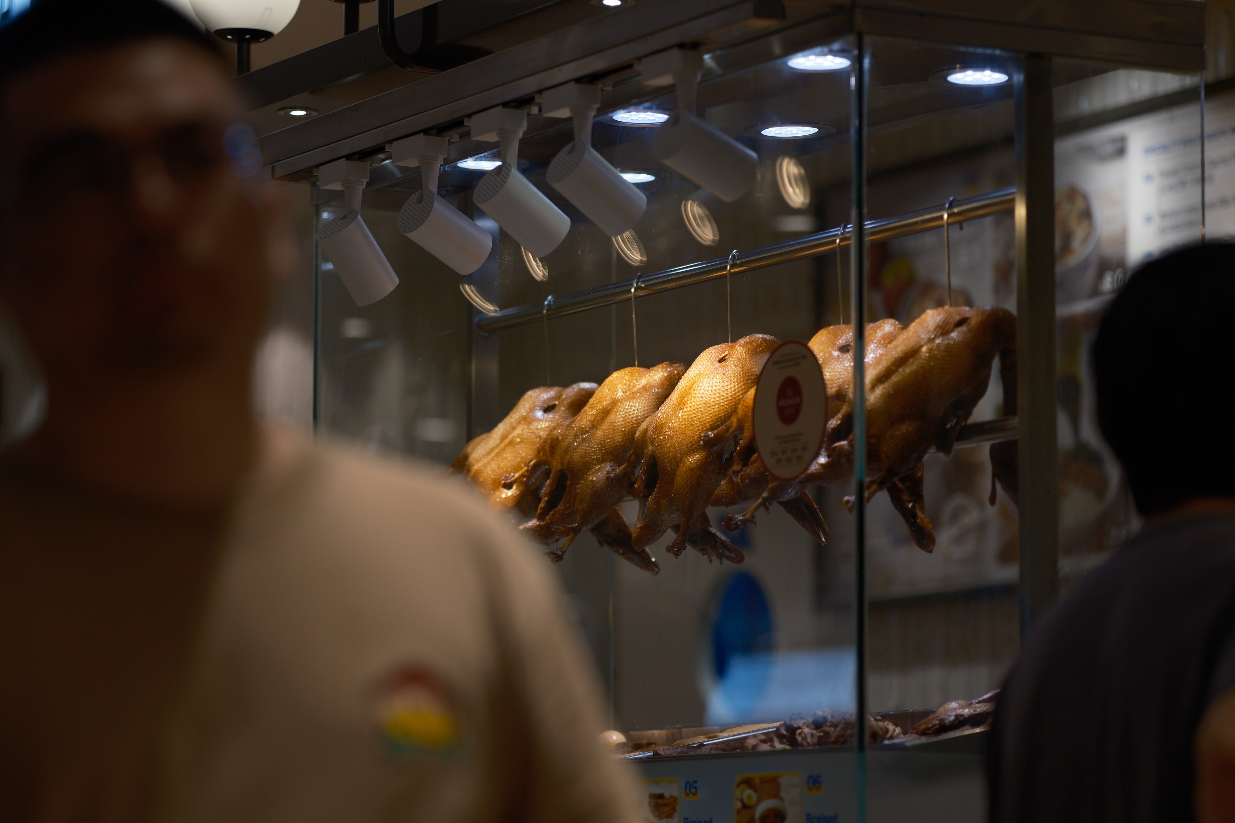 Meike 85mm f1.8 Pro – What Makes A Pro? – Alwin Kok